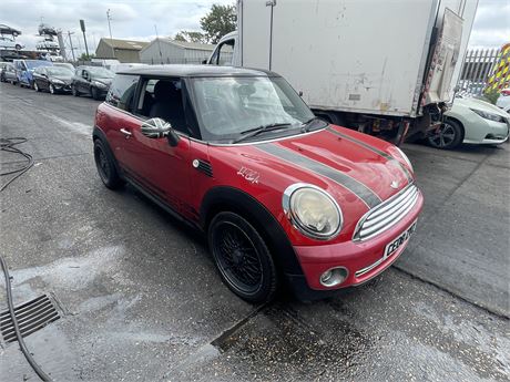 Redcorn Salvage Auctions - 2008 MINI COOPER RED