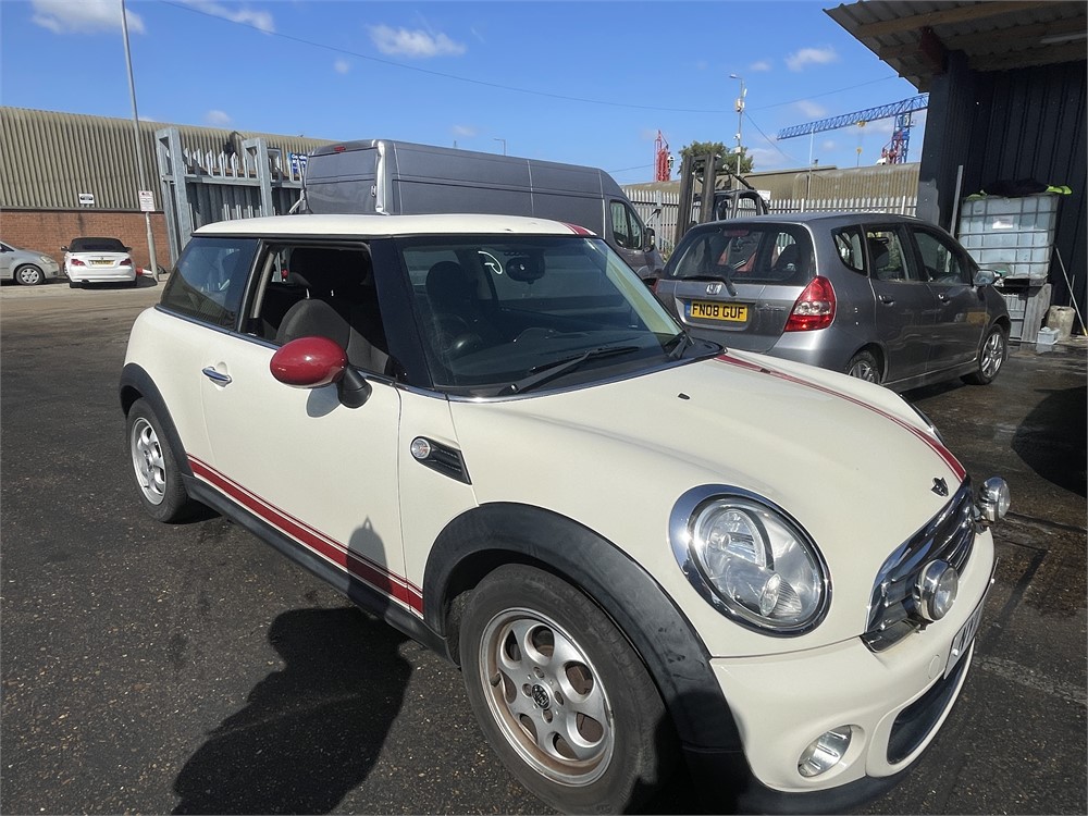 Redcorn Salvage Auctions - 2011 MINI ONE WHITE