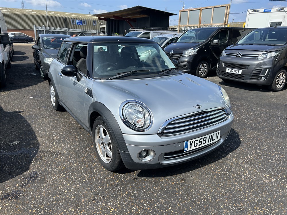 Redcorn Salvage Auctions - 2009 MINI COOPER SILVER