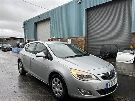 Redcorn Salvage Auctions - 2011 VAUXHALL ASTRA EXCLUSIV SILVER
