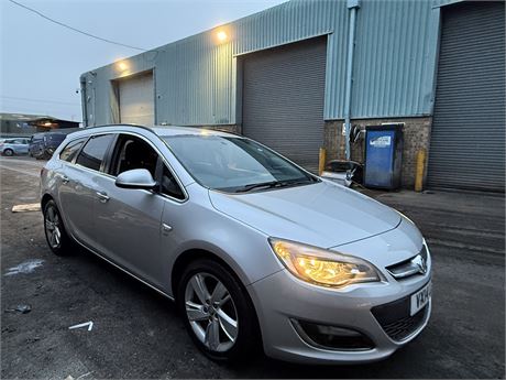 Redcorn Salvage Auctions - 2014 VAUXHALL ASTRA SRI VVT AUTO SILVER