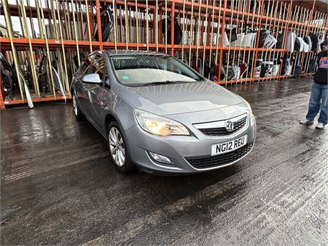 Redcorn Salvage Auctions - 2012 VAUXHALL ASTRA ACTIVE VVT SILVER