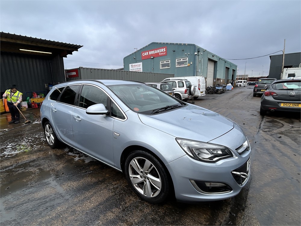 Redcorn Salvage Auctions - 2015 VAUXHALL ASTRA SRI VVT SILVER